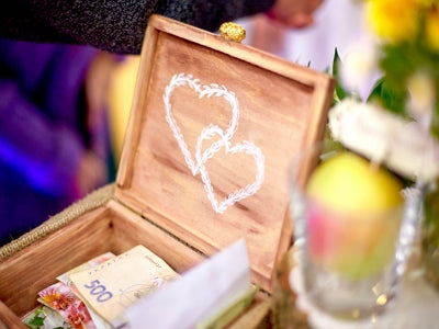 15 DIY Personalized Wedding Gift Ideas That Will Impress the Couple - xTool
